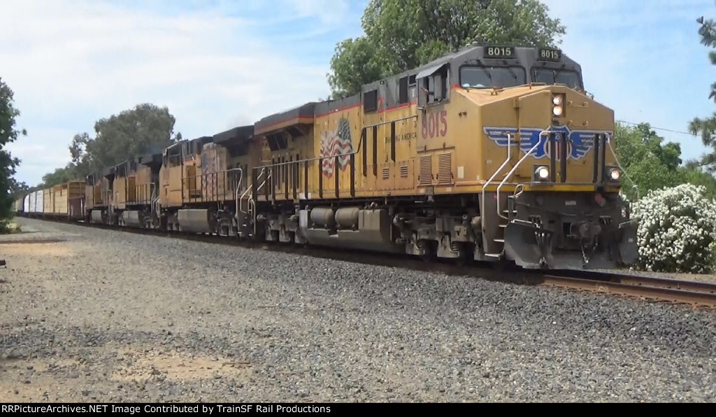 UP 8015 Leads a Manifest